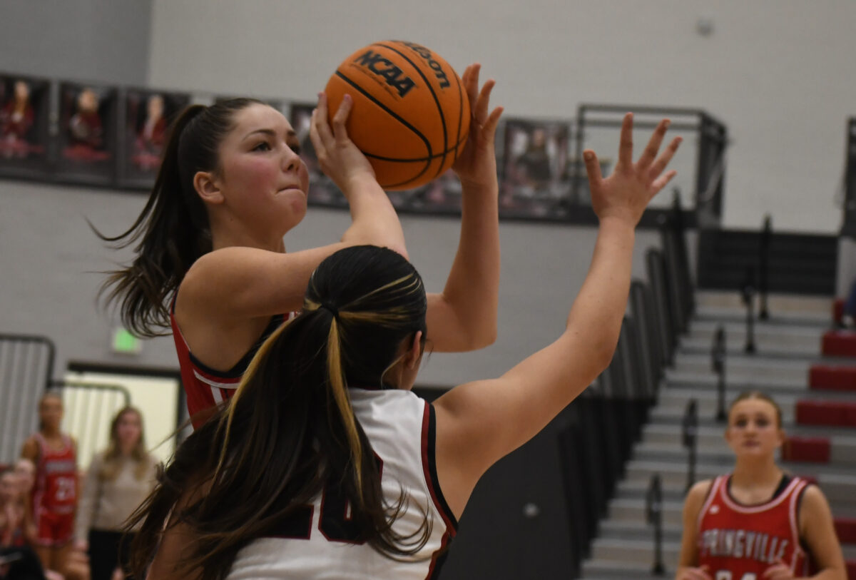 Cedar Valley girls basketball uses key run to knock off Springville ...